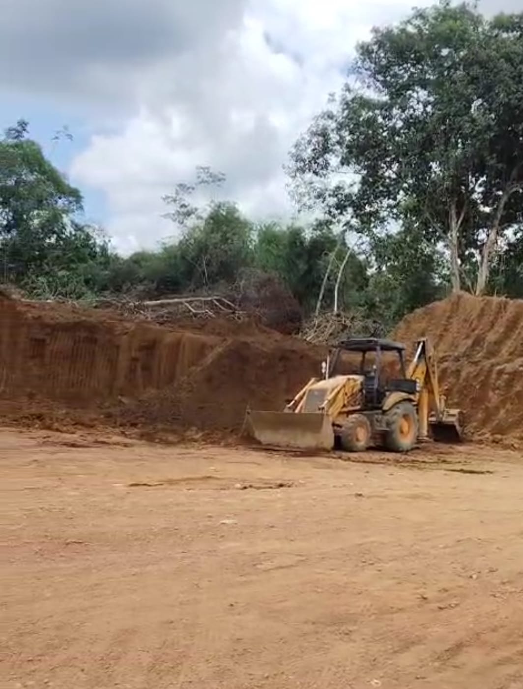 Pemerintah Desa Jago Bersatu Gandeng PT. LAB dalam Perbaikan Jalan ...