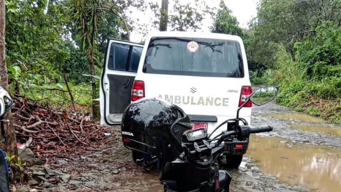 Sopir Ambulans Desa Sidamulya Ceritakan Tantangan Mengantar Pasien di ...