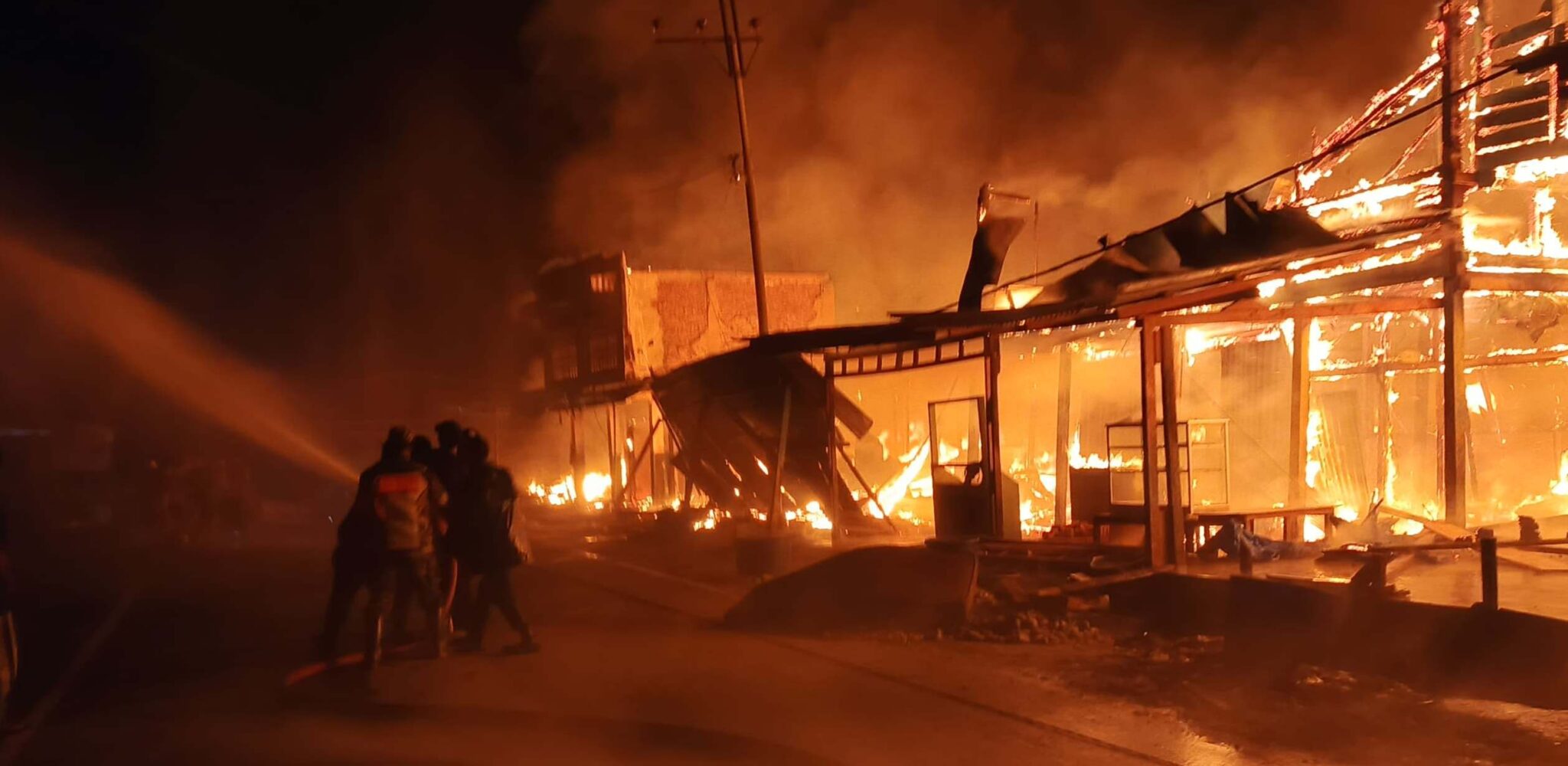 Kebakaran Hebat di Gayo Lues, 13 Rumah dan 8 Sepeda Motor Hangus – Desa Nusantara