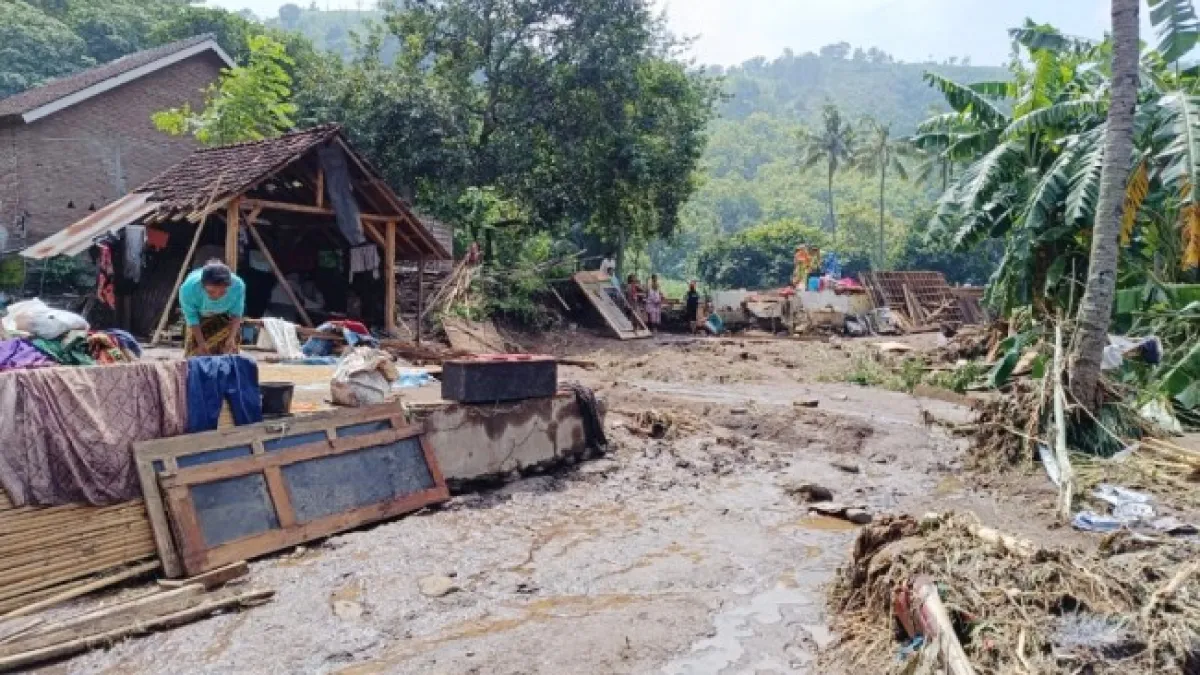 Banjir Bandang Terjang Dua Desa di Situbondo, Ratusan Rumah Rusak – Desa Nusantara