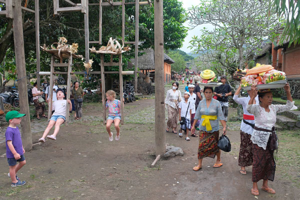 Wisatawan Serbu Desa Adat Tenganan – Desa Nusantara
