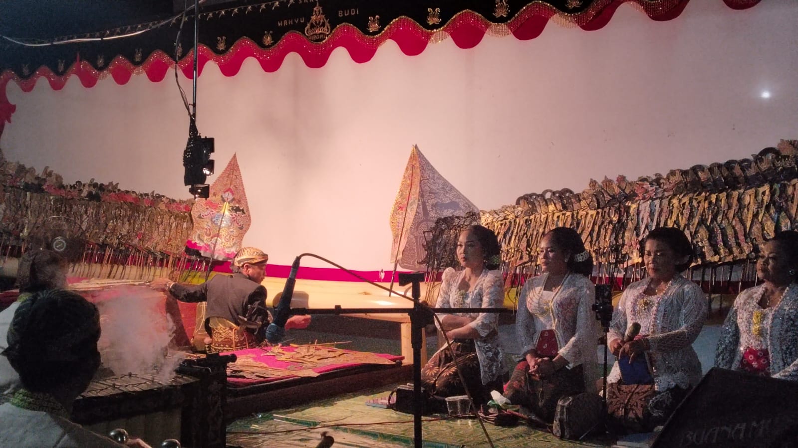 Sukses Gelar Wayang Kulit, Desa Jawa Tengah Lestarikan Budaya Leluhur ...