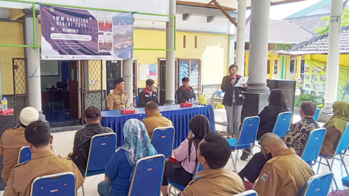Mahasiswa UMM Ajak Masyarakat Kelola Sampah dan Keuangan Lewat Edukasi Inovatif – Desa Nusantara