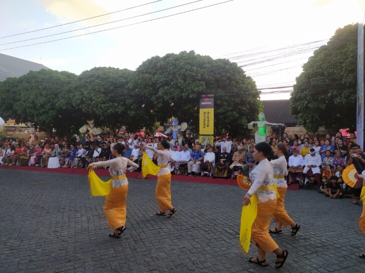 Desa Peliatan Gelar Parade Budaya dan Be Guling Feast Festival 2025 ...