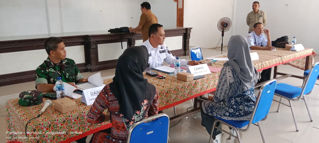 Seleksi Perangkat Desa: Berkas Administrasi Bakal Calon di Kemuningsari ...