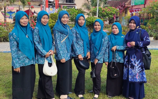 Kreatif dan Kompak, PKK Desa Gelaman Ramaikan HUT ke-80 RI – Desa Nusantara