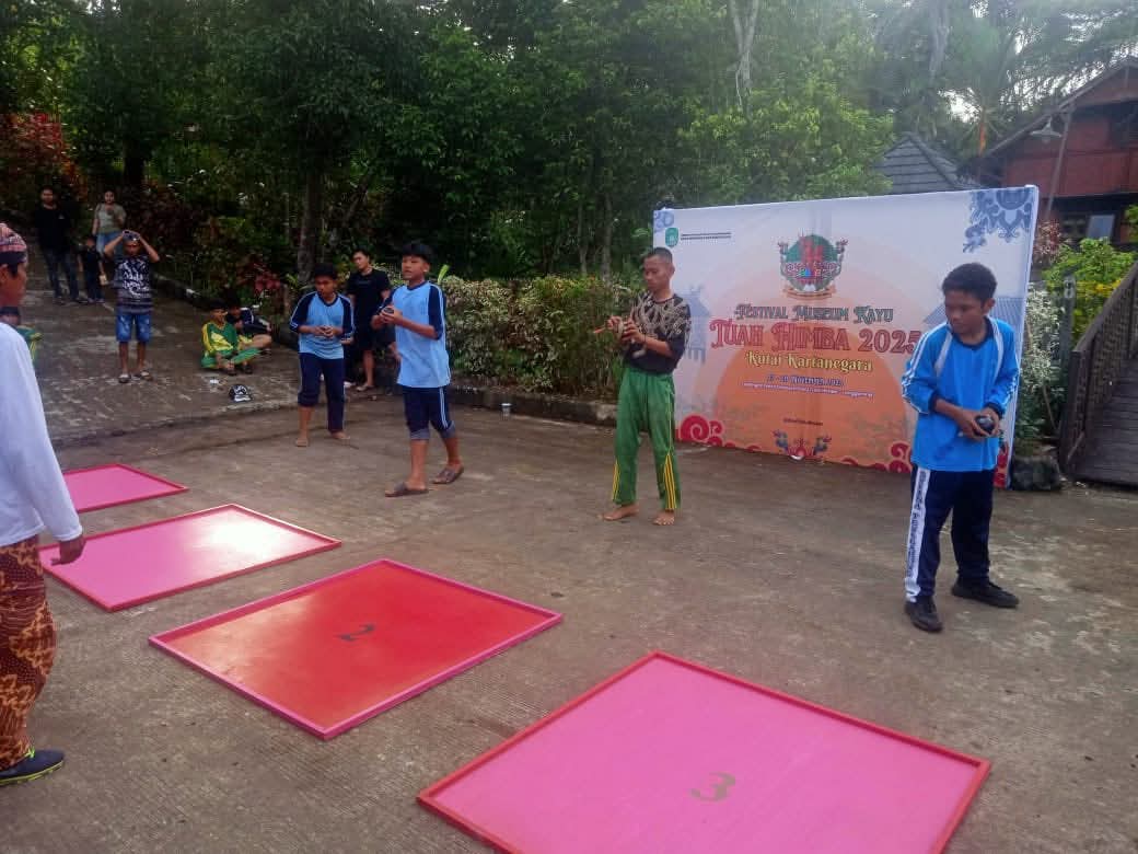 Lomba Gasing Pelajar Meriahkan Festival Museum Kukar – Desa Nusantara