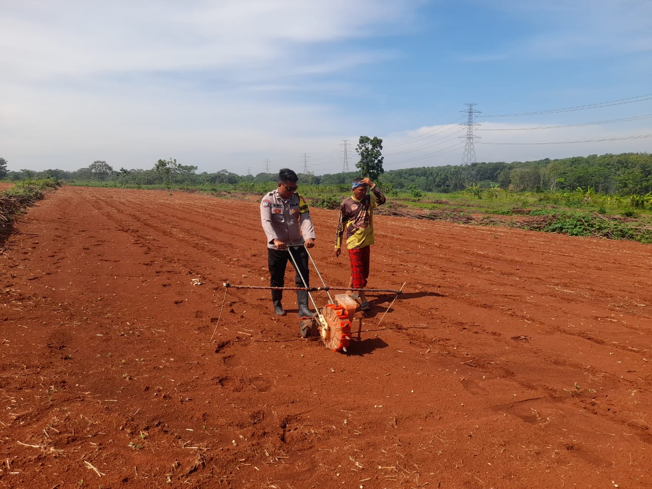 Swadaya Warga Terangi Desa Panggulo – Desa Nusantara