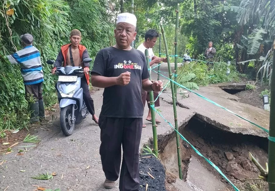 Jalan Dopang–Mambalan Nyaris Putus Diterjang Abrasi – Desa Nusantara