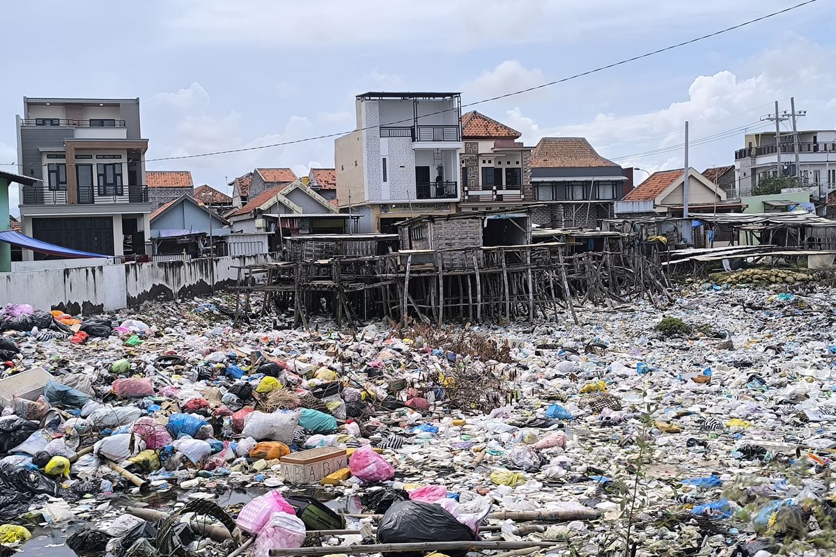 Pesisir Branta Dipenuhi Limbah Rumah Tangga, Warga Keluhkan Minimnya ...